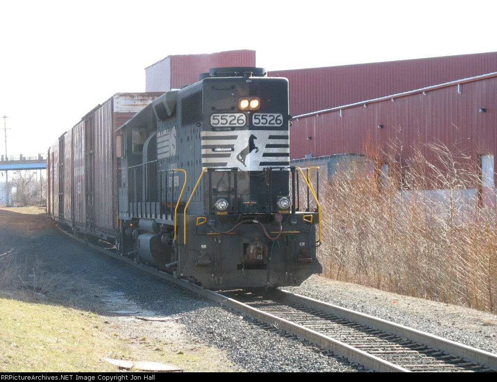 NS 5526 up the Hughart Runner with BG01
